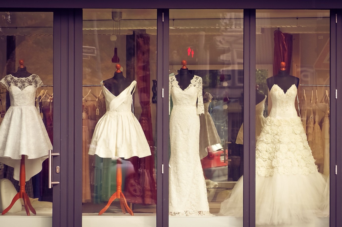 Why Window Displays are Important in Retail Stores - Apex Display